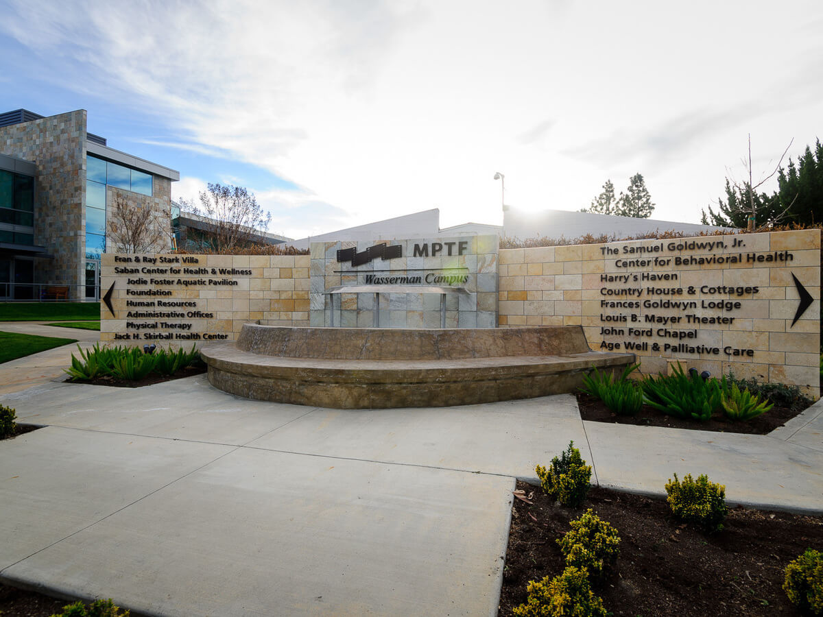 บ้านพักคนชราบ้านแอลเอ สวัสดิการน่าอิจฉาของชาวฮอลลีวูด - Film Club